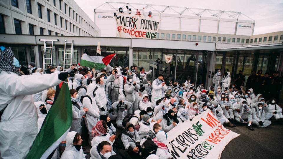 Maersk executives - cut ties with genocide Maersk executives - cut ties with genocide